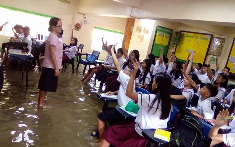 Dedicated Teacher & Students Having Class During High Tide Lauded By ...