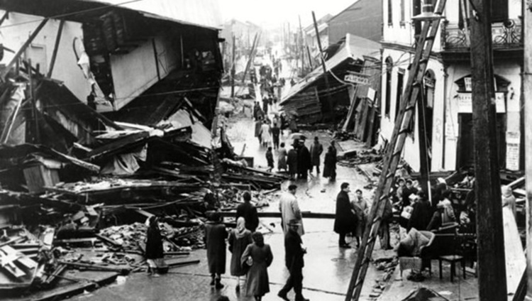 EARTHQUAKE PHOTOS: 6 Heartbreaking Photos of Earthquakes