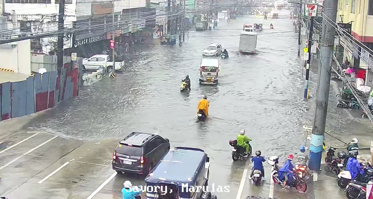 Parts of Valenzuela and Malabon Affected by Flooding | NewsFeed