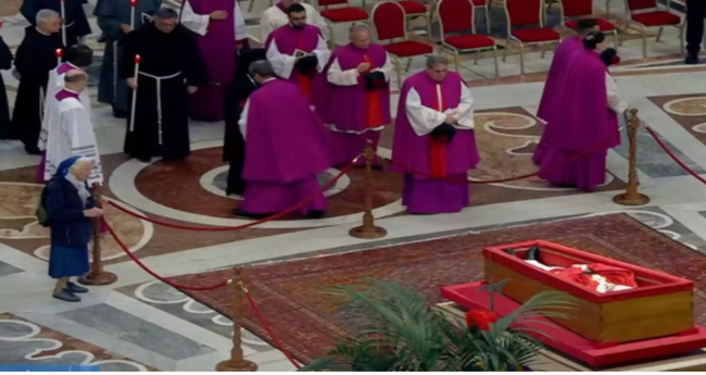 Who Is Sister Geneviève Jeanningros? Pope Francis Nun Friend | NewsFeed